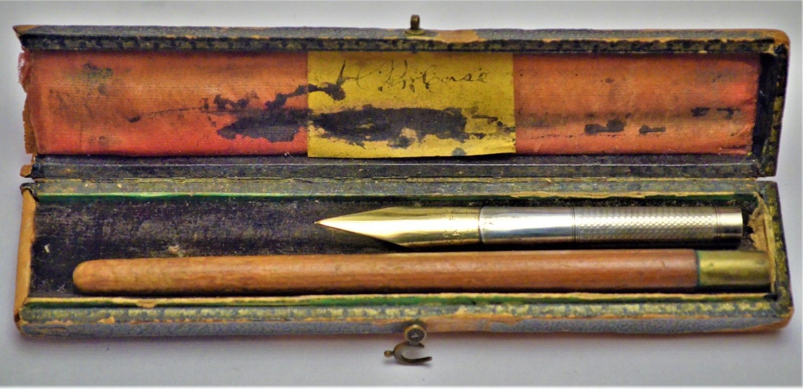 Barrel Pens vs. Slip Pens – The Steel Pen